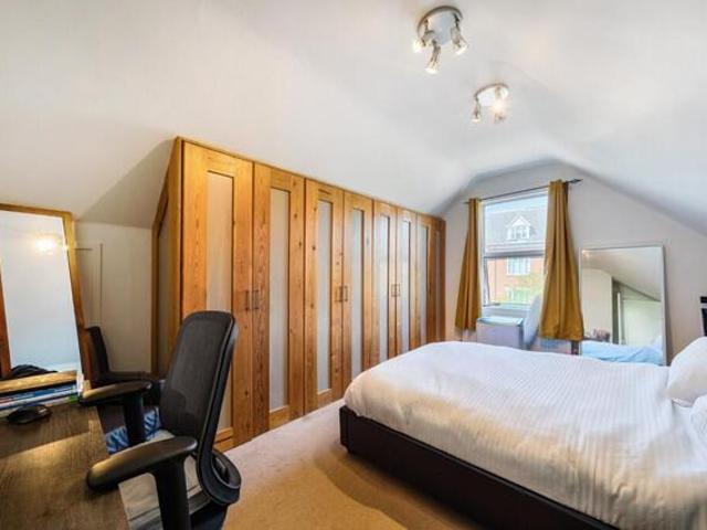 2 Bedroom Apartment Londres Greater London 98766165