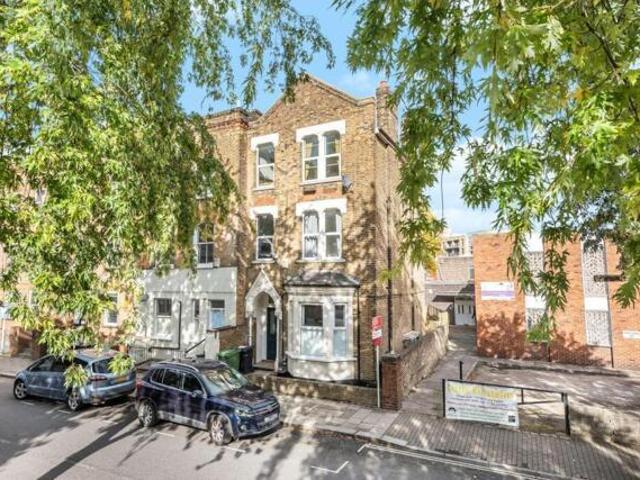 2 Bedroom Apartment Londres Greater London 98118702