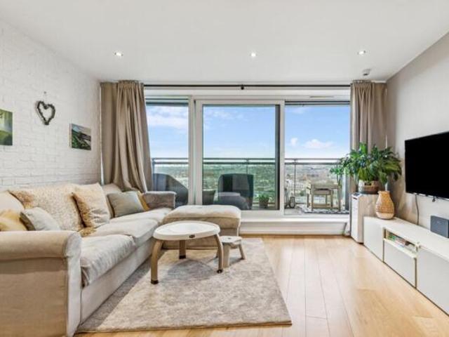 2 Bedroom Apartment Londres Greater London LS98477440
