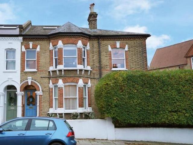 2 Bedroom Apartment Londres Greater London LS98649386