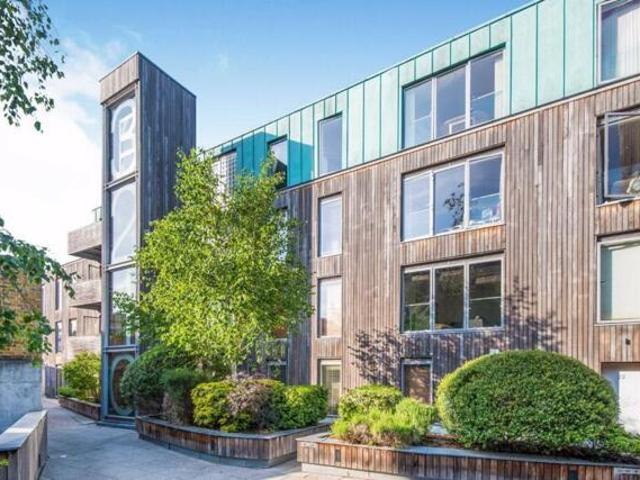 2 Bedroom Apartment Londres Greater London LS98718479
