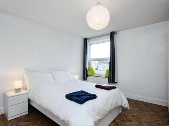 2 Bedroom Apartment Londres Greater London LS98834737