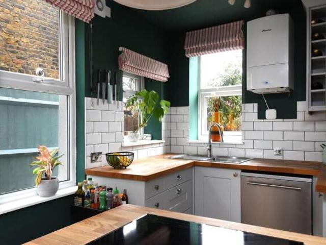 2 Bedroom Apartment Londres Greater London LS98968975