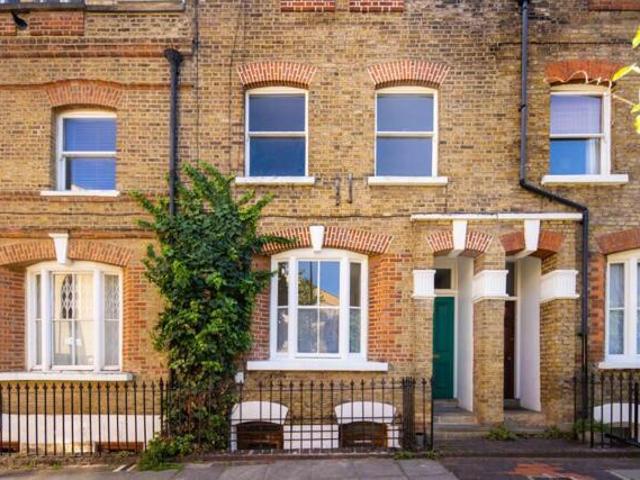 2 Bedroom Apartment Londres Greater London LS98969251
