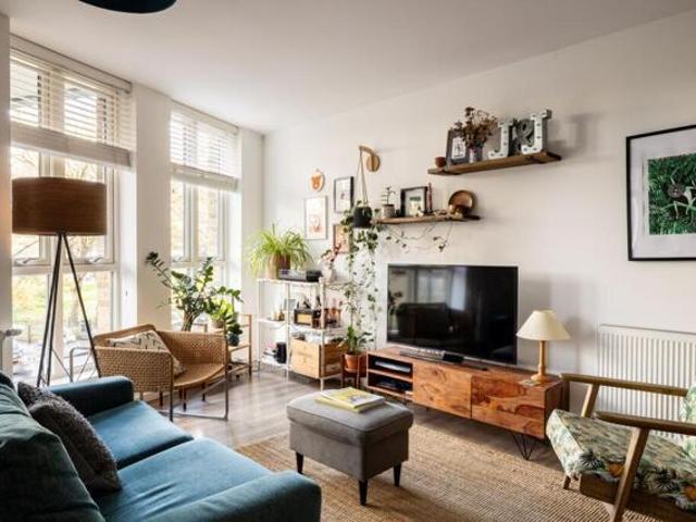 2 Bedroom Apartment Londres Greater London LS98903251