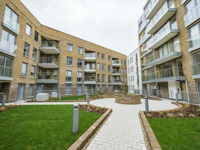 2 Bedroom Apartment Londres Greater London LS98930137