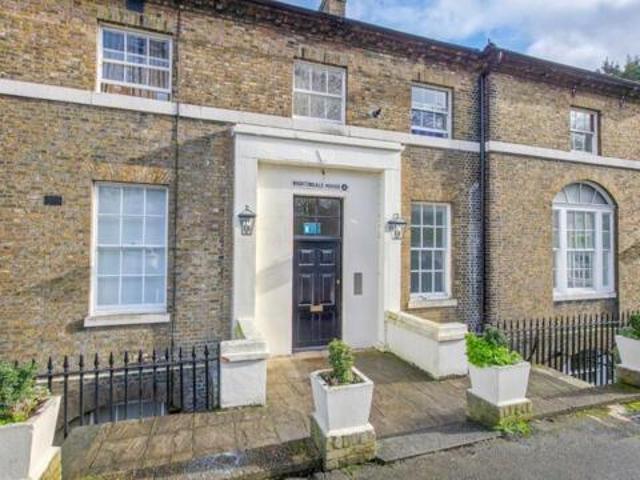 2 Bedroom Apartment Londres Greater London LS99161790