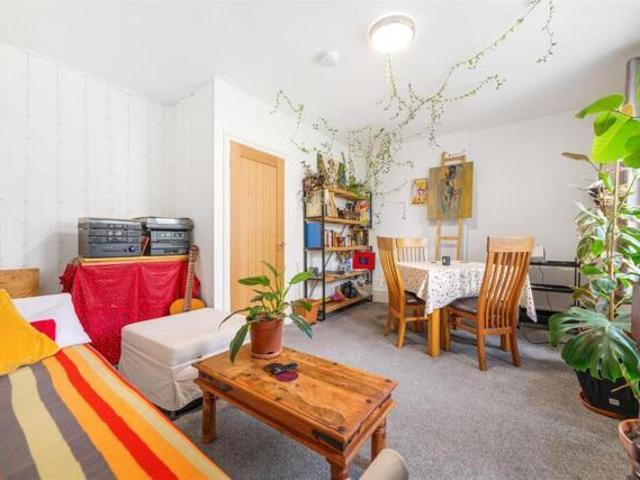 2 Bedroom Apartment Londres Greater London LS99277783
