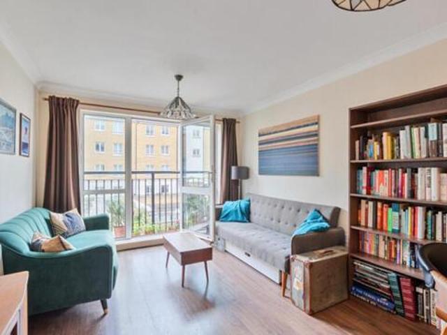 2 Bedroom Apartment Londres Greater London LS99290055