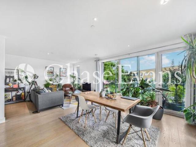 2 Bedroom Apartment Londres Greater London LS99290251