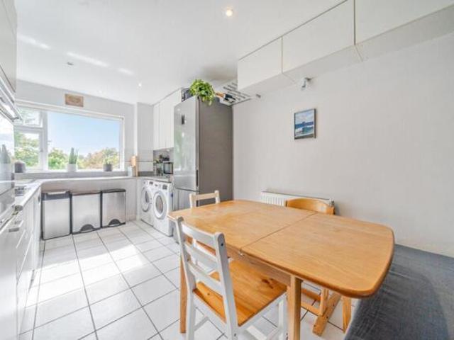 2 Bedroom Apartment Londres Greater London LS99315394