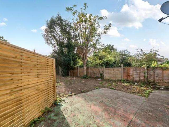 2 Bedroom Apartment Londres Greater London LS99437366
