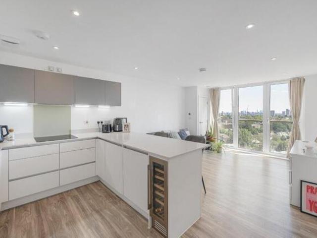 2 Bedroom Apartment Londres Greater London LS99642023
