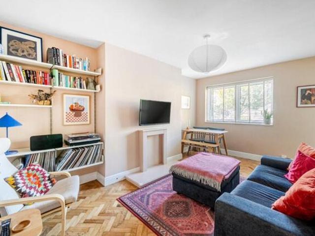 2 Bedroom Apartment Londres Greater London LS99642117