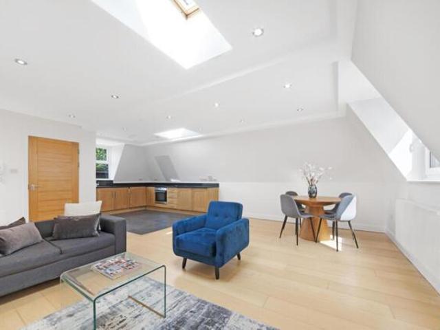 2 Bedroom Apartment Londres Greater London LS99688462