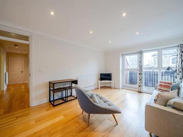 2 Bedroom Apartment Londres Greater London LS99926099