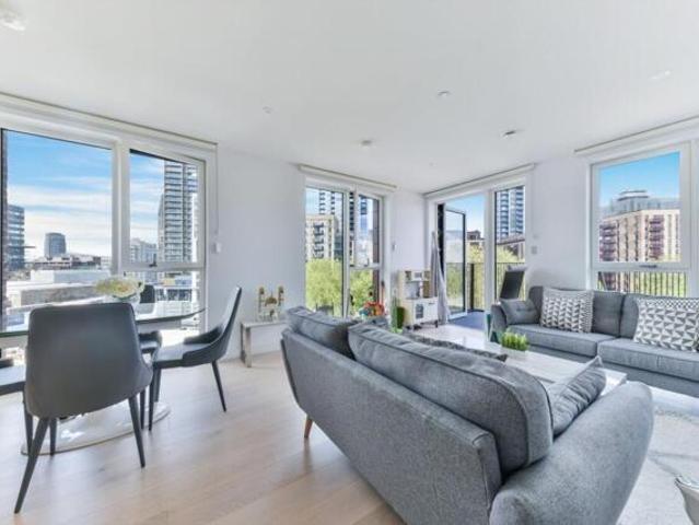 2 Bedroom Apartment Londres Greater London LS100426341