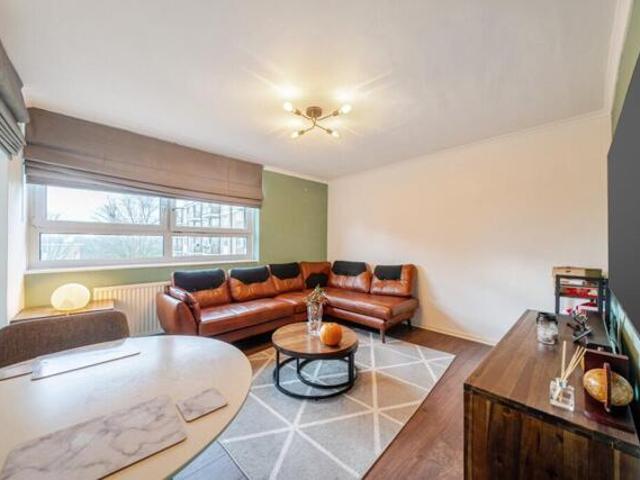 2 Bedroom Apartment Londres Greater London LS100456415