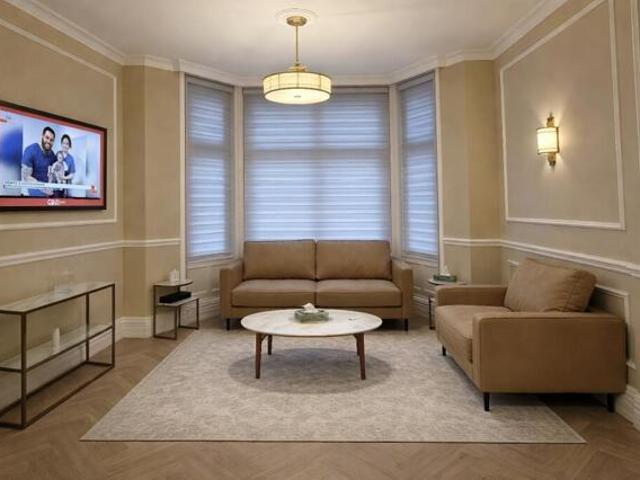 2 Bedroom Apartment Londres Greater London LS100456296