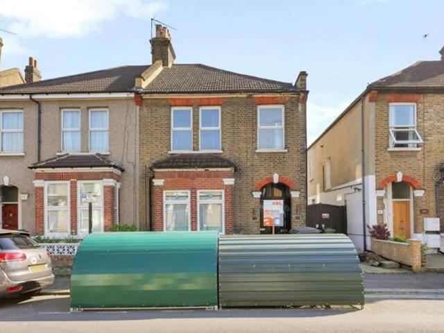 2 Bedroom Apartment Londres Greater London LS100502825