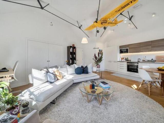 2 Bedroom Apartment Londres Greater London LS100502998