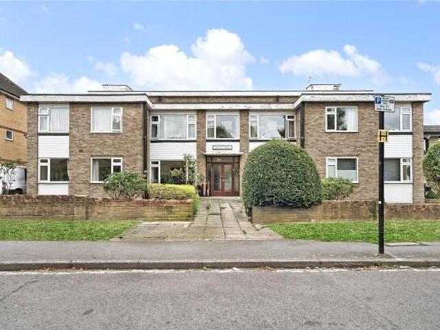 2 Bedroom Apartment Londres Greater London LS100540571