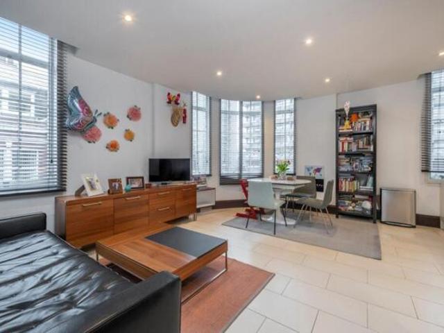 2 Bedroom Apartment Londres Greater London LS100578894