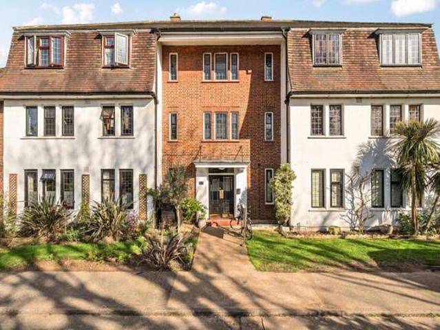 2 Bedroom Apartment Londres Greater London LS100649240