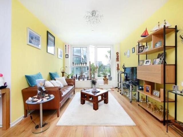2 Bedroom Apartment Londres Greater London LS100786426