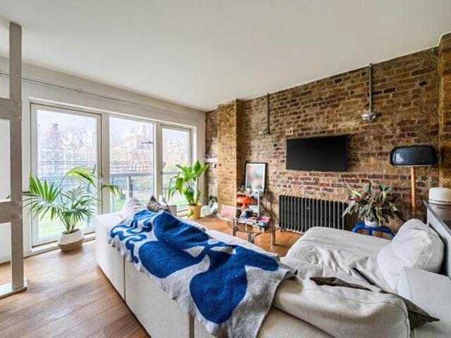 2 Bedroom Apartment Londres Greater London LS100786983