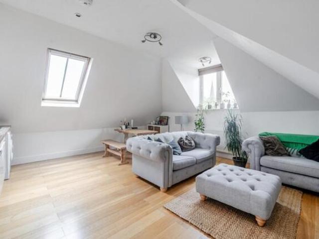 2 Bedroom Apartment Londres Greater London LS100263204