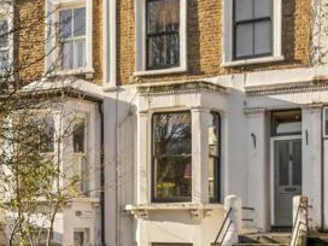 2 Bedroom Apartment Londres Greater London LS100317032