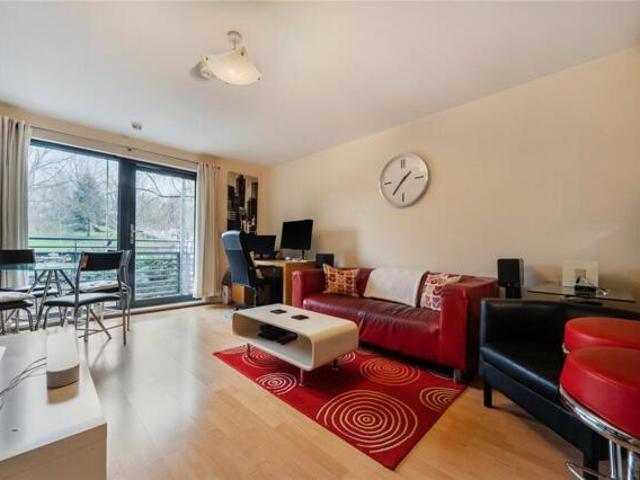2 Bedroom Apartment Londres Greater London LS100342877