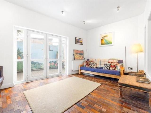 2 Bedroom Apartment Londres Greater London LS100366449