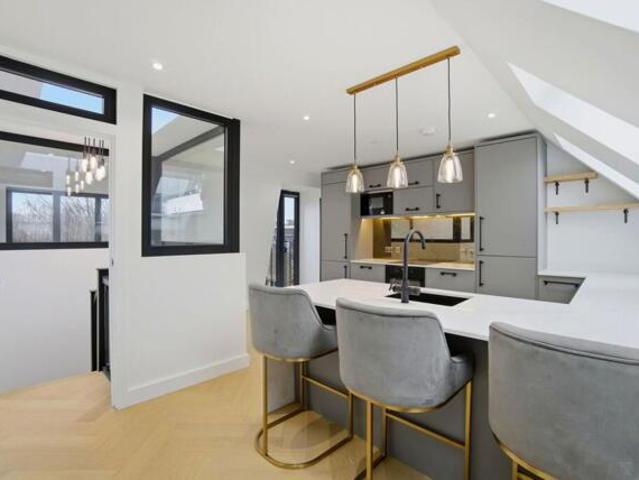 2 Bedroom Apartment Londres Greater London LS101676776