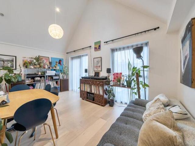 2 Bedroom Apartment Londres Greater London LS101676840