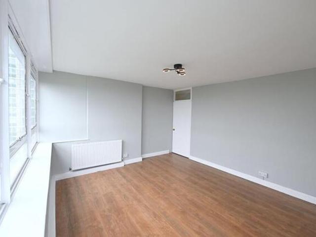 2 Bedroom Apartment Londres Greater London LS101676276