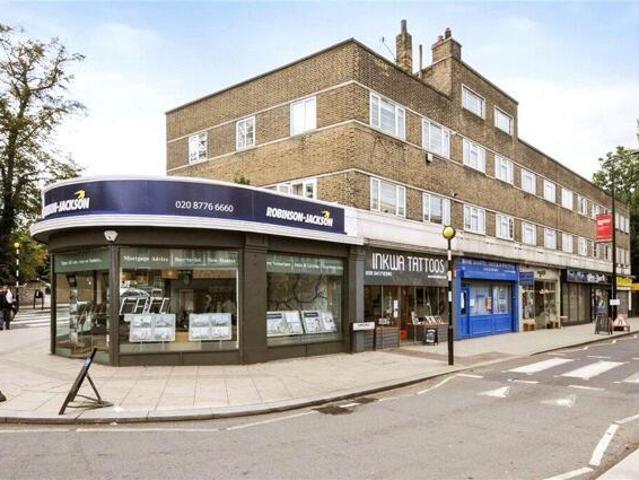 2 Bedroom Apartment Londres Greater London LS101677849