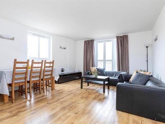 2 Bedroom Apartment Londres Greater London LS101677255