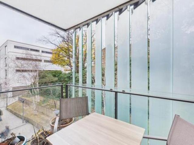2 Bedroom Apartment Londres Greater London LS101677393