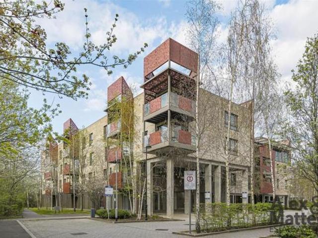 2 Bedroom Apartment Londres Greater London LS101678340