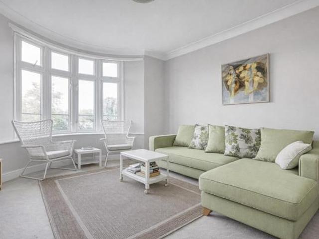 2 Bedroom Apartment Londres Greater London LS101743190
