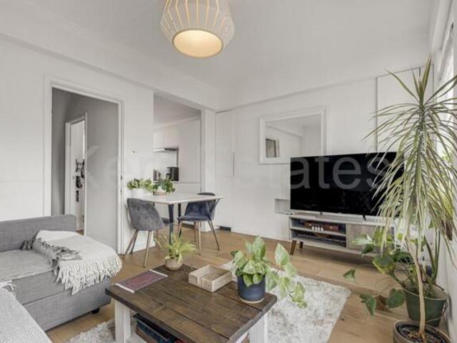 2 Bedroom Apartment Londres Greater London LS101777735