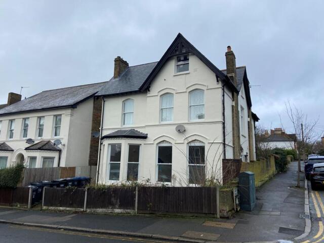 2 Bedroom Apartment Londres Greater London LS101892340