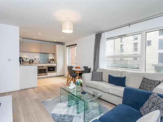 2 Bedroom Apartment Londres Greater London LS101931490
