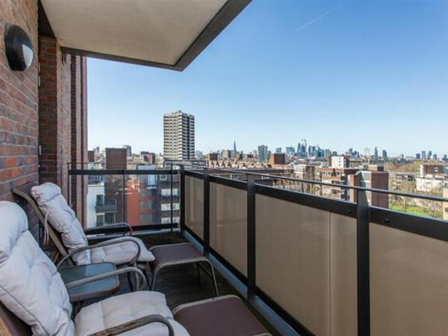 2 Bedroom Apartment Londres Greater London LS101931507