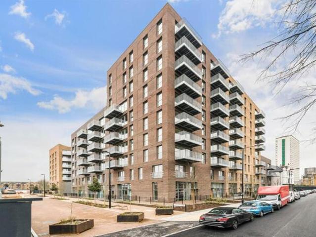 2 Bedroom Apartment Londres Greater London LS101059857