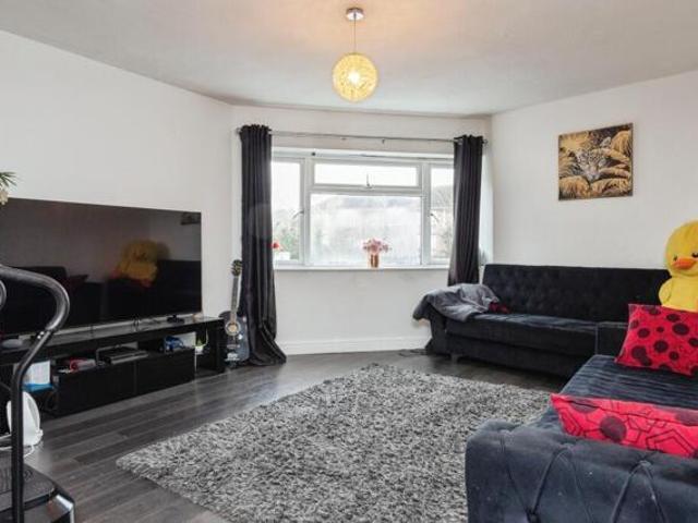 2 Bedroom Apartment Loughton Essex 100684822