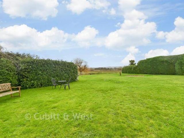 2 Bedroom Apartment Pulborough West Sussex 98477256