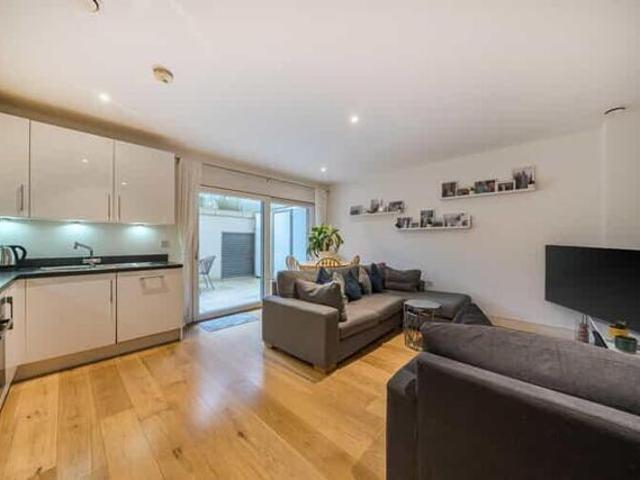 2 Bedroom Apartment Putney Greater London 99523813